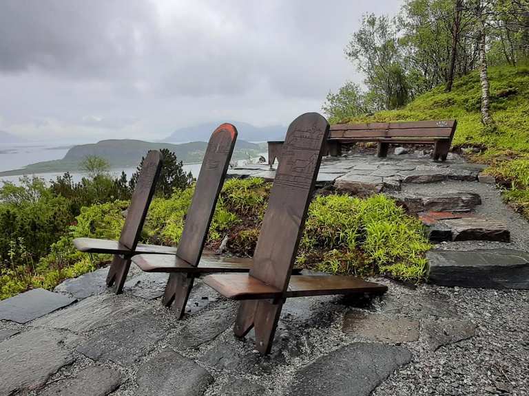 Trasa Widok na Ålesund z Fjellstua–Wiatrowskaz na szczycie Kniven ...