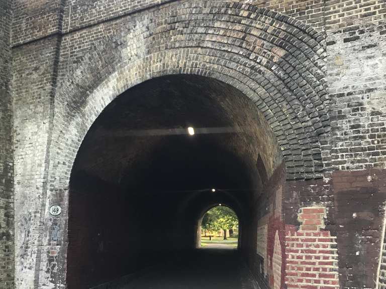 Rail arch by Chinbrook Meadows : Radtouren und Radwege | komoot