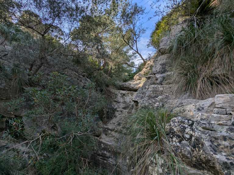 Steep, approx. 3 meter deep slope in the riverbed Routes for Walking ...