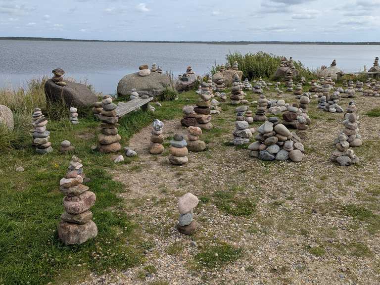 Stone Stacks by the Lake - Cycle Routes and Map | Komoot
