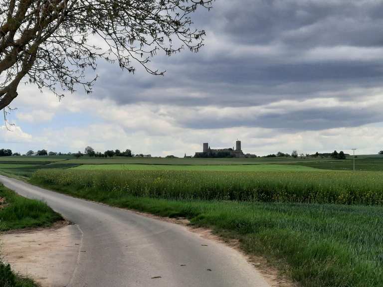 Hessian Long-Distance Cycle Route R6 With View of Münzenberg Castle ...