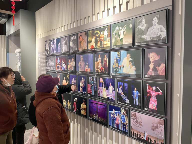 Chinese Opera Exhibition Center (川沙戏曲艺术展示中心): Wanderungen und Rundwege ...