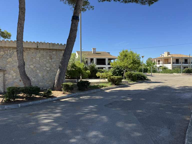 Rest Area in Residential Neighborhood – Cycling Routes & How to Get ...