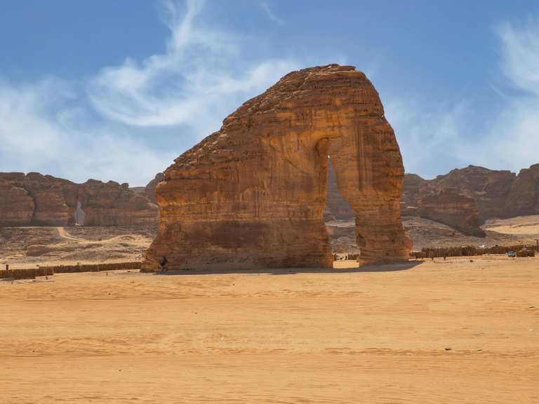 Elephant Rock (Jabal Alfil), AlUla, Saudi Arabia 🇸🇦 Routes for Walking ...