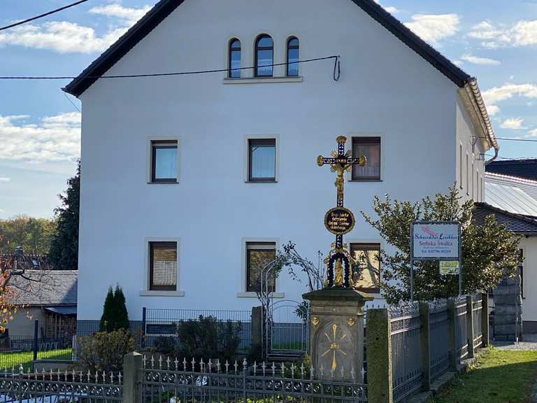 Prayer cross in the front garden Routes for Walking and Hiking | Komoot