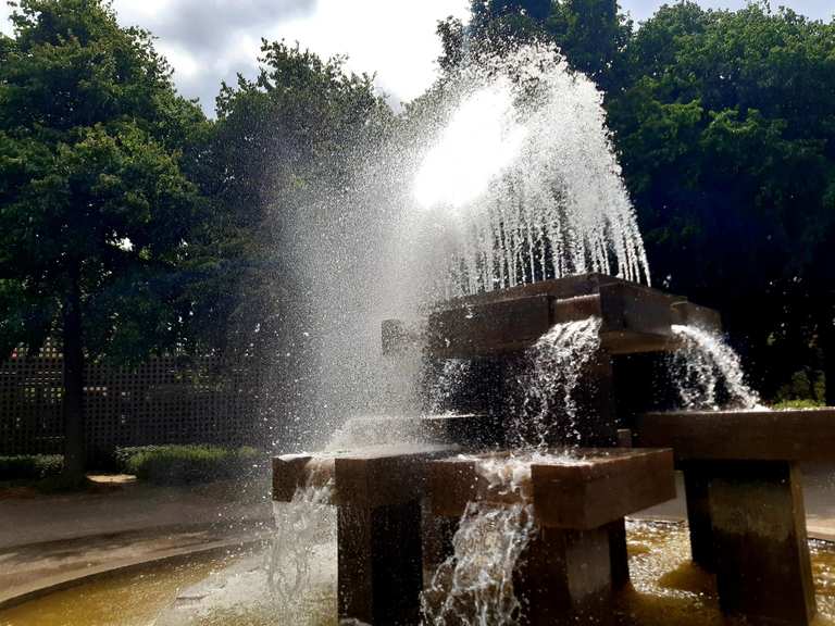 Hertog Jan Fountain – Hiking & Cycling Routes | Komoot