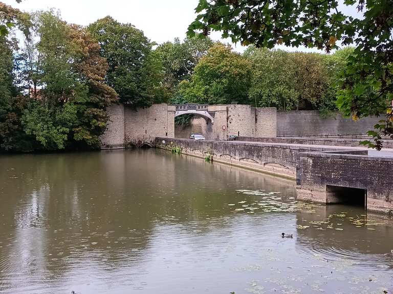 Ieper over wallen en langs water | Wanderung | Komoot