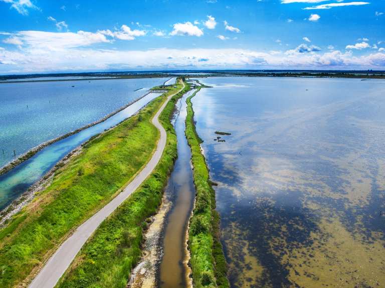 Delta del Po in e-bike – itinerari tra fiume, mare e laguna con ...
