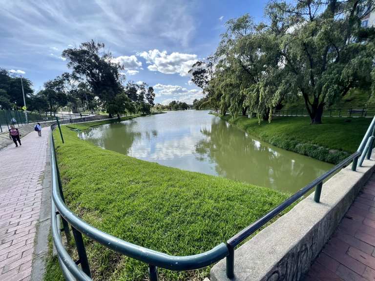 Timiza Park, Bogota, Colombia. | Wanderung | Komoot