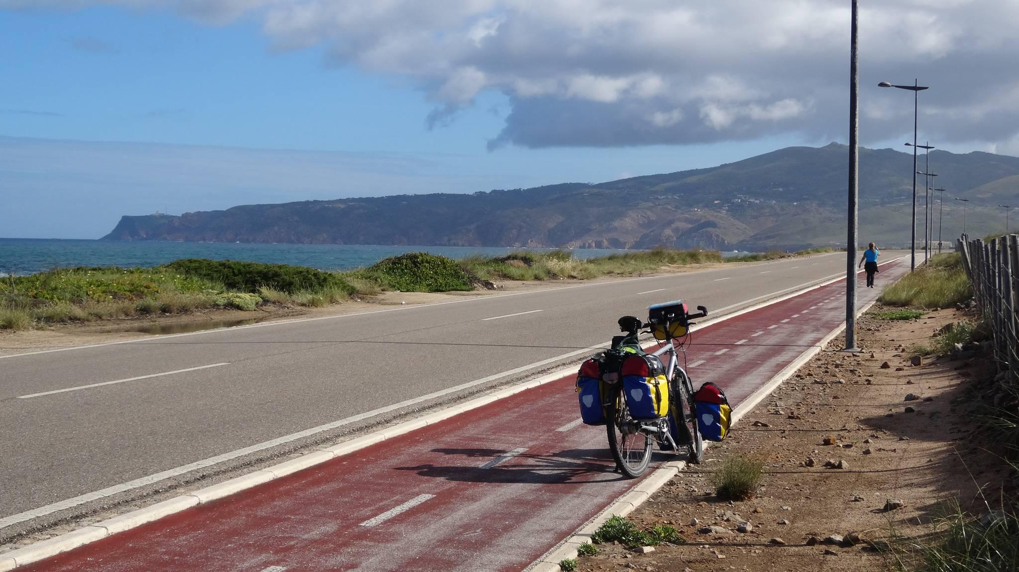 Vélo de route le long de la côte atlantique du Portugal de Lisbonne à ...