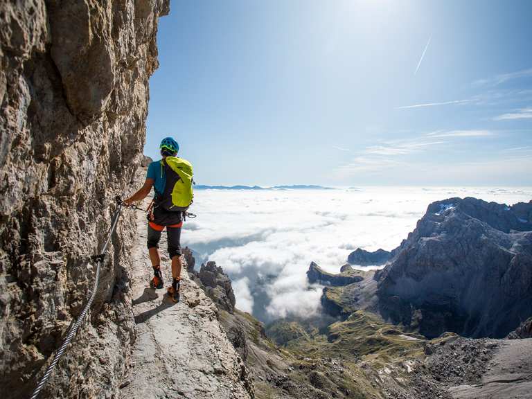 Die mächtigen Felswände der Brenta-Dolomiten – Wandern und Klettersteige | Wander-Collection von ...