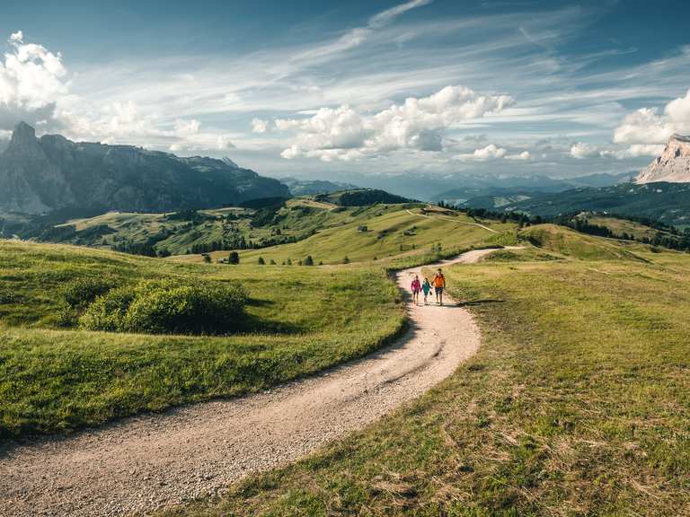 Discover the Dolomites – hut hikes in Italy’s Alta Badia | Hiking ...
