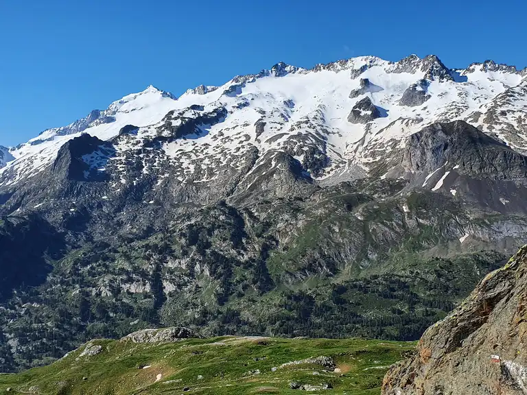 From the Queen to the King of the Pyrenees – a spectacular loop from ...