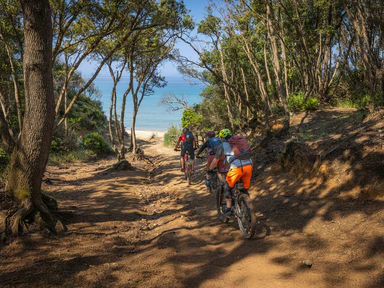 Sea views and fun riding – on an E-MTB through Tuscany | Mountain ...
