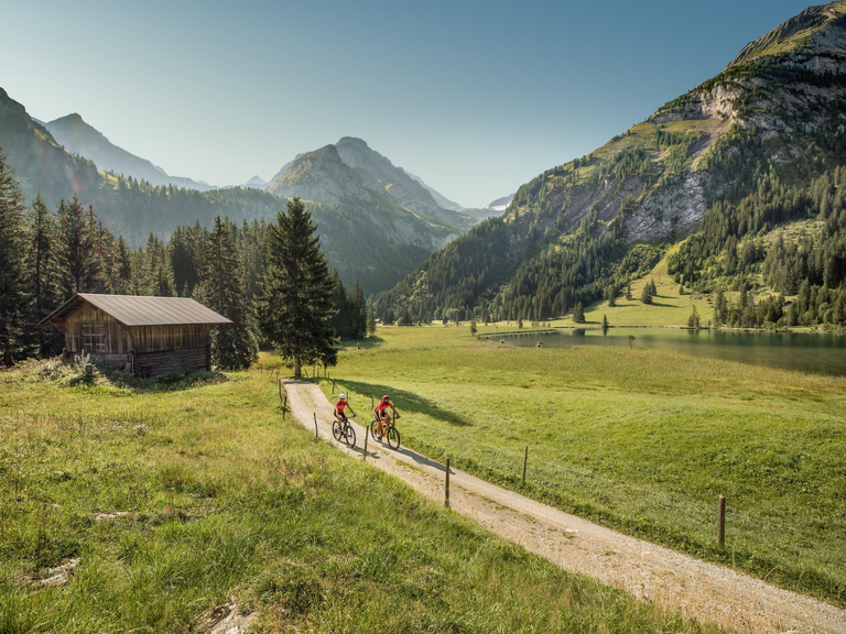 Time for more BIKE in Gstaad - our 10 highlights | Mountain Biking Collection by komoot