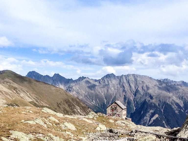 4 romantic huts high above the Ötztal | Hiking Collection by komoot