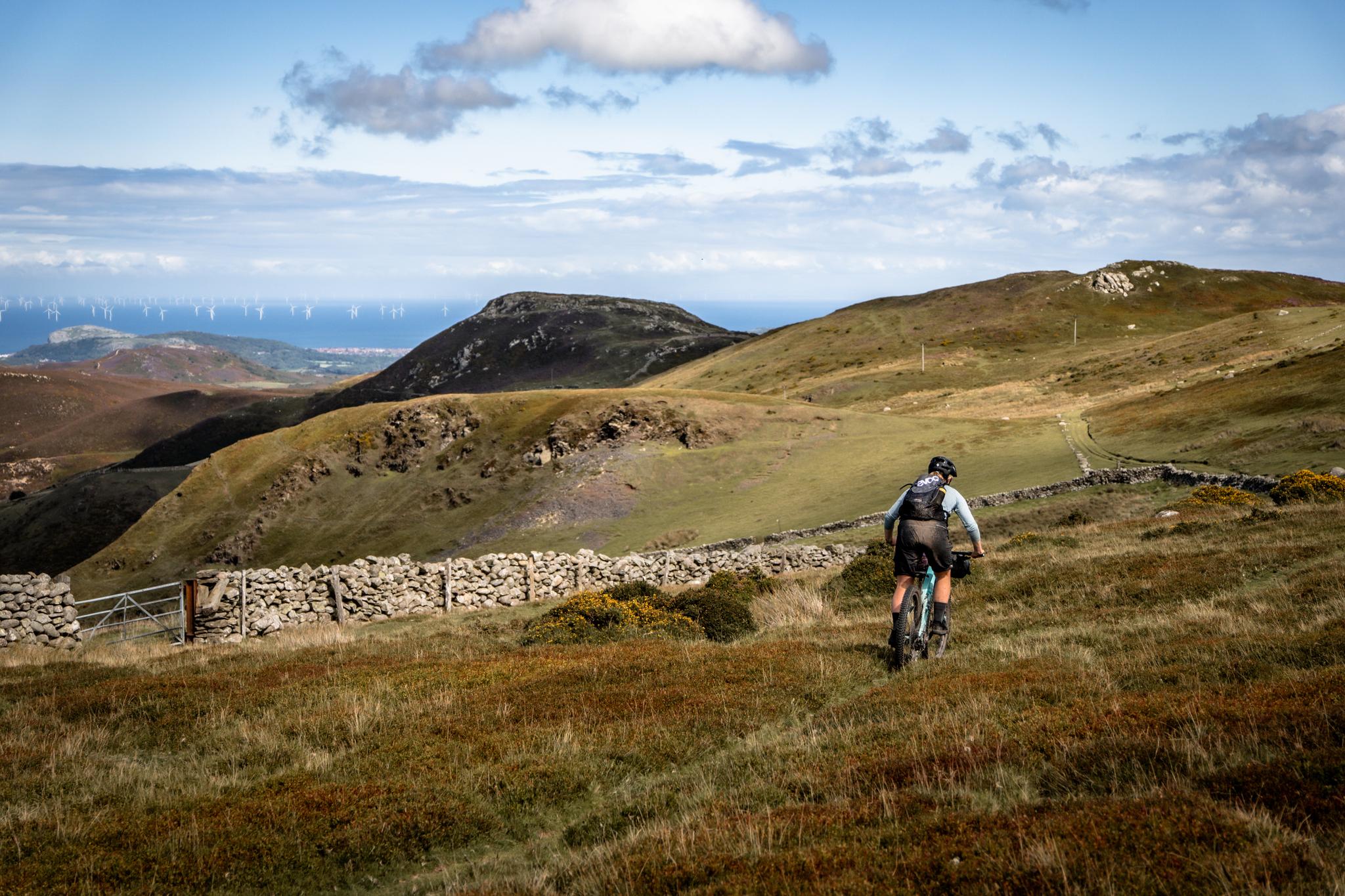Moody mountain range crossing in North Wales — Traws Eryri | Komoot