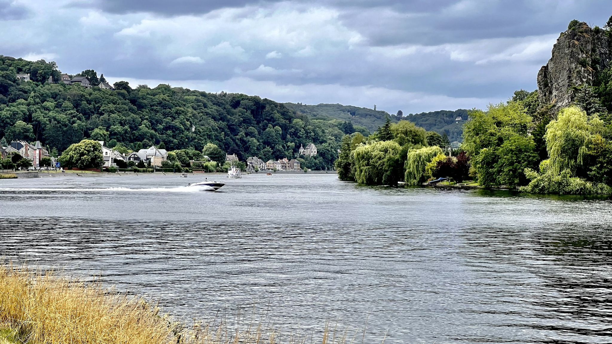 Boucle Vue sur le château de Dave – Falaises de la Meuse à Freyr au ...