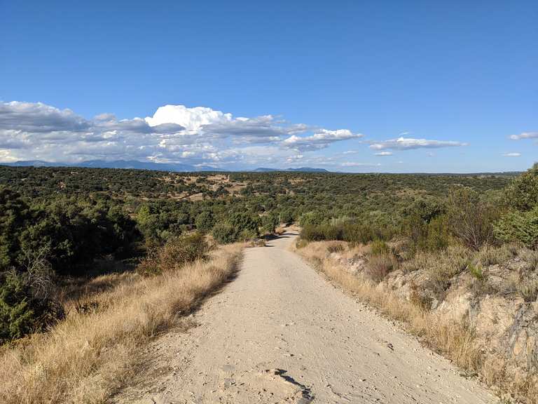 Top 11 Hikes and Walks around Navalagamella | Komoot