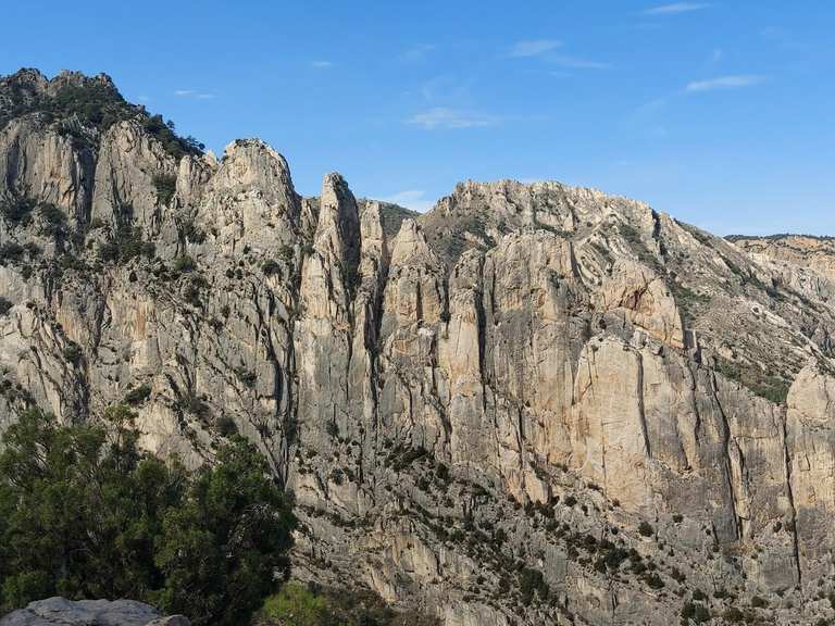 Top 10 Hikes and Walks around Aliaga | Komoot