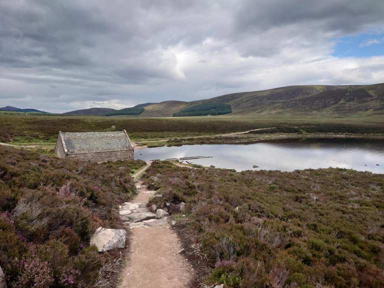 Top 8 Hikes and Walks around Loch Muick | Komoot