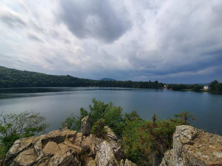Top 10 rando VTT et circuits autour du Lac De Tazenat - itinéraires ...