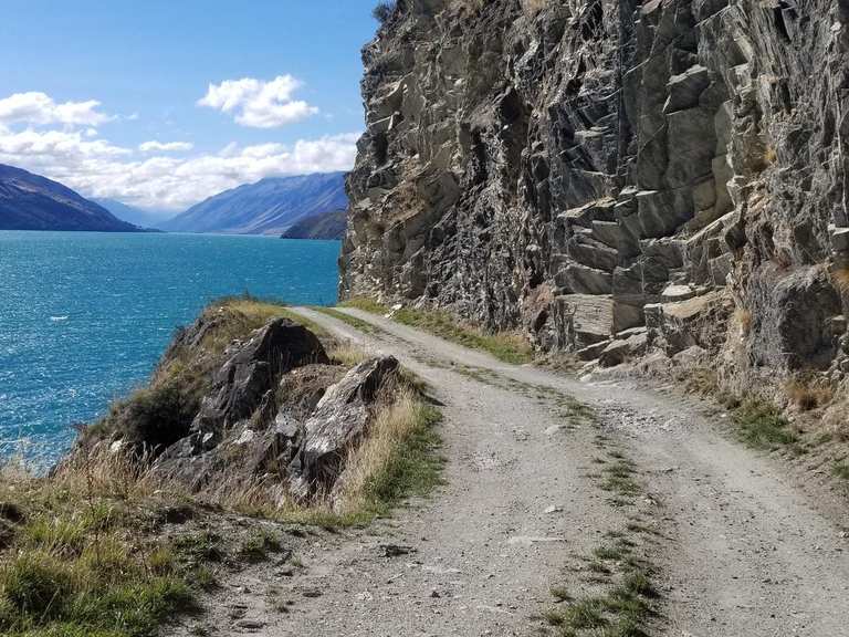 The best walks and hikes around Lake Hawea | Komoot