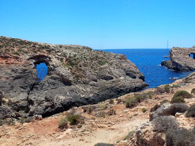 Top 10 Hikes and Walks in Comino | Komoot