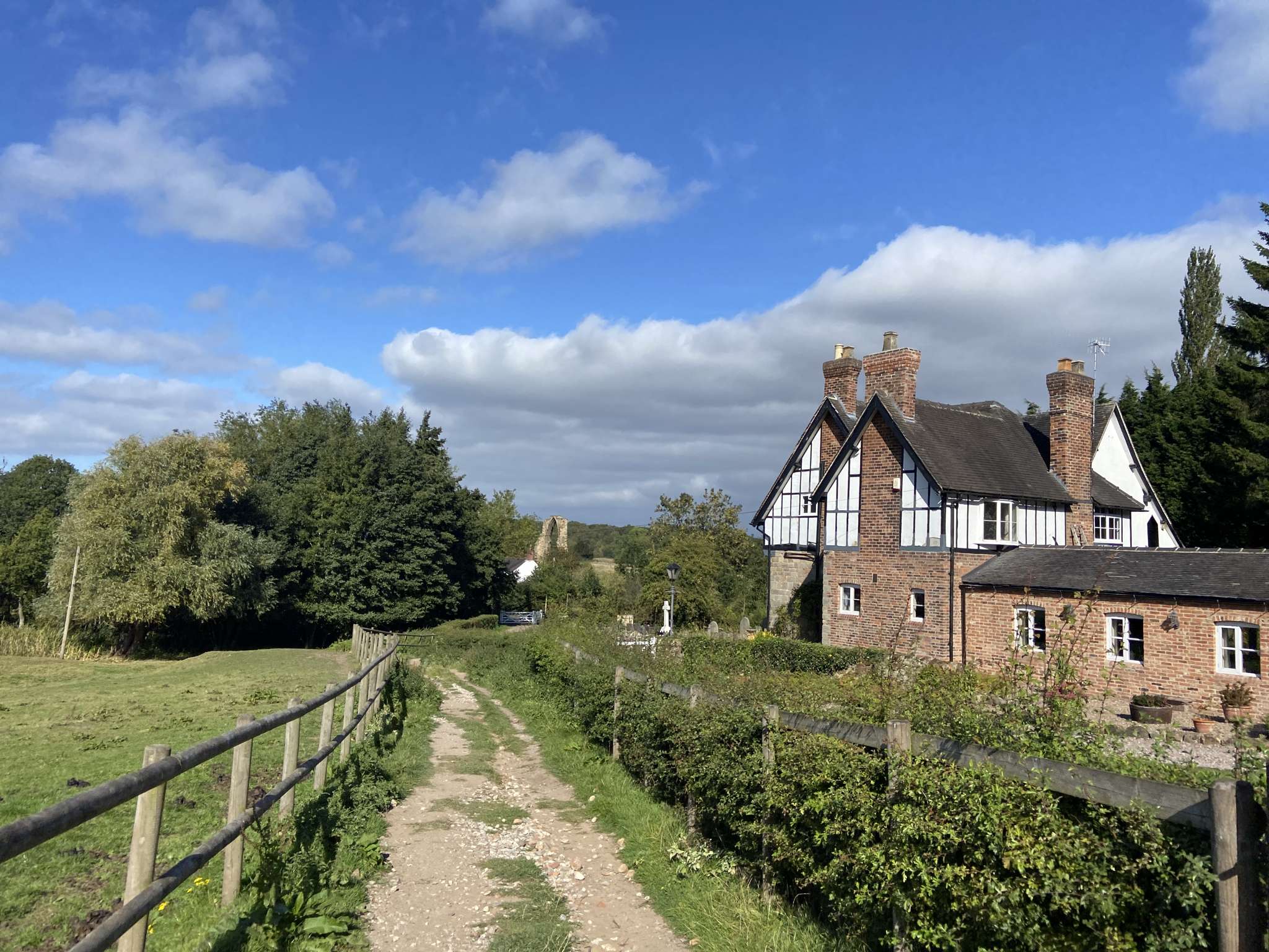 Top 10 Hikes and Walks around Derby | Komoot