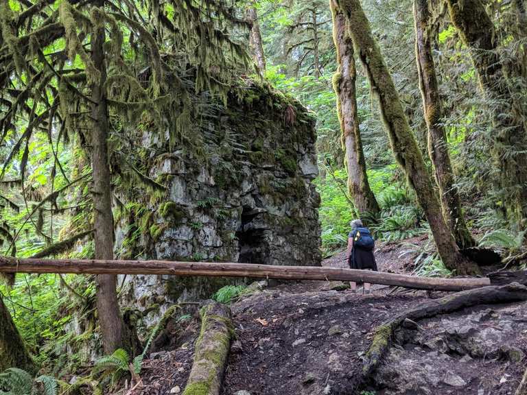 Top 10 Hikes and Walks around Verlot | Komoot