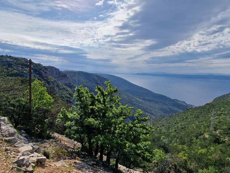 The best cycling routes around Bol | Komoot