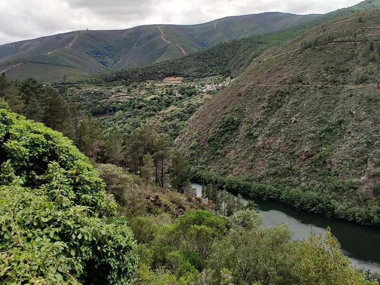 Top 4 randonnées et balades dans Paisaxe Protexida Val Do Río Navea ...