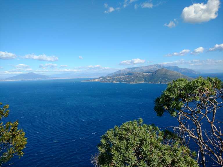 Top 10 Hikes and Walks around Capri | Komoot