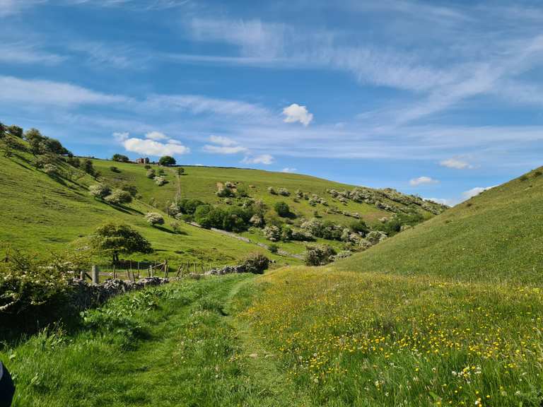Top 10 Hikes and Walks around Taddington | Komoot