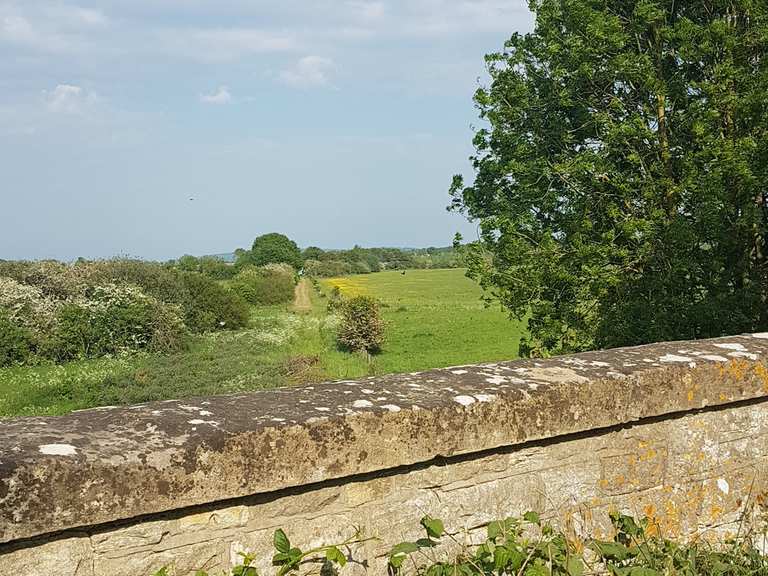 Top 10 Hikes and Walks around Ducklington | Komoot