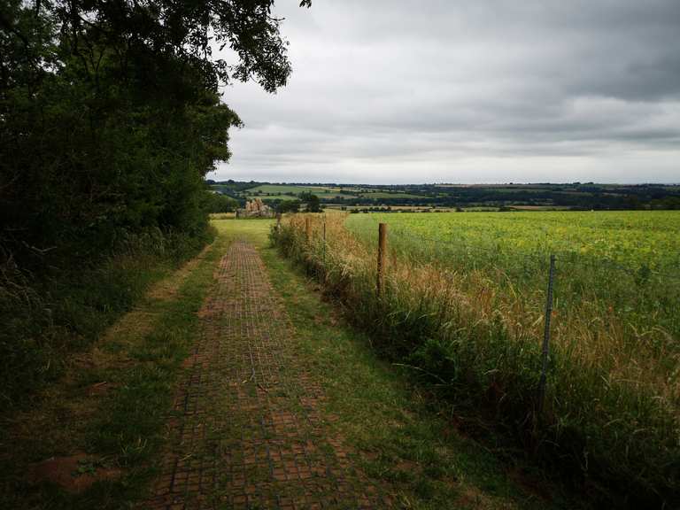 Top 10 Hikes and Walks around Heythrop | Komoot