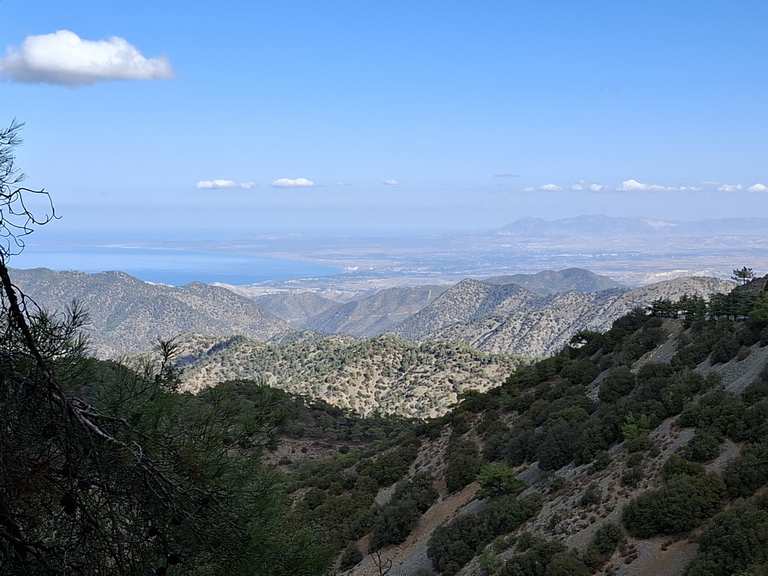 🇨🇾 Throni-Shrine und Grab Makarios III. | Wanderung | Komoot