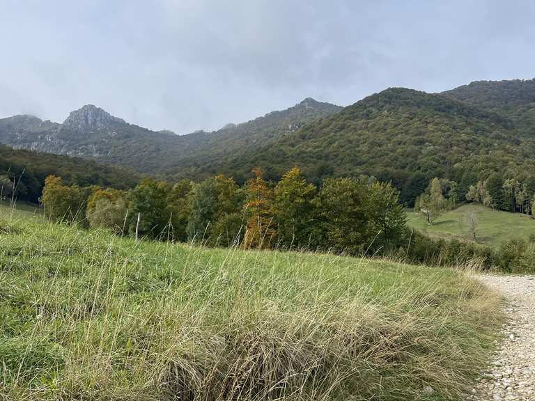 Monte Resegone_Rifugio Azzoni e punta Cermenati con partenza da ...
